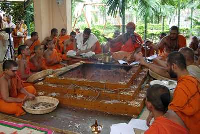 What is Chandi Homam? What is Ayutha Chandi Yagam? Why Chandi Homam is ...
